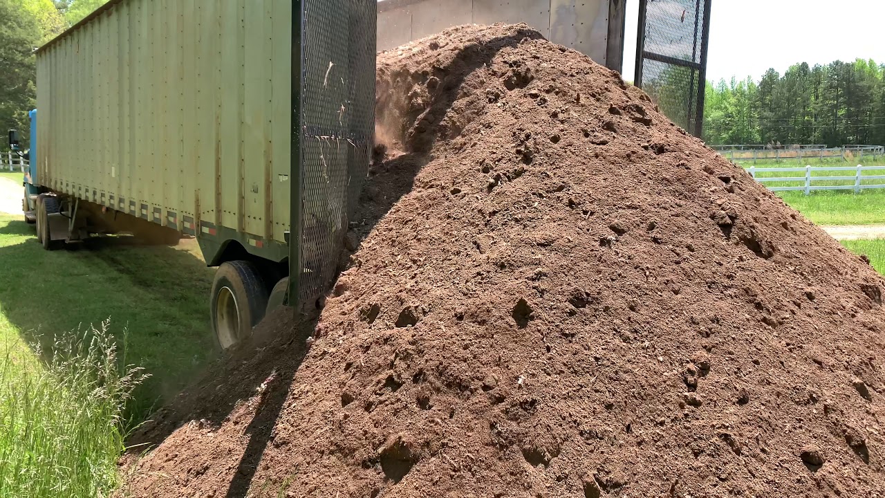 Fertilizer delivery and how a walking floor trailer works. #slcfarms # ...