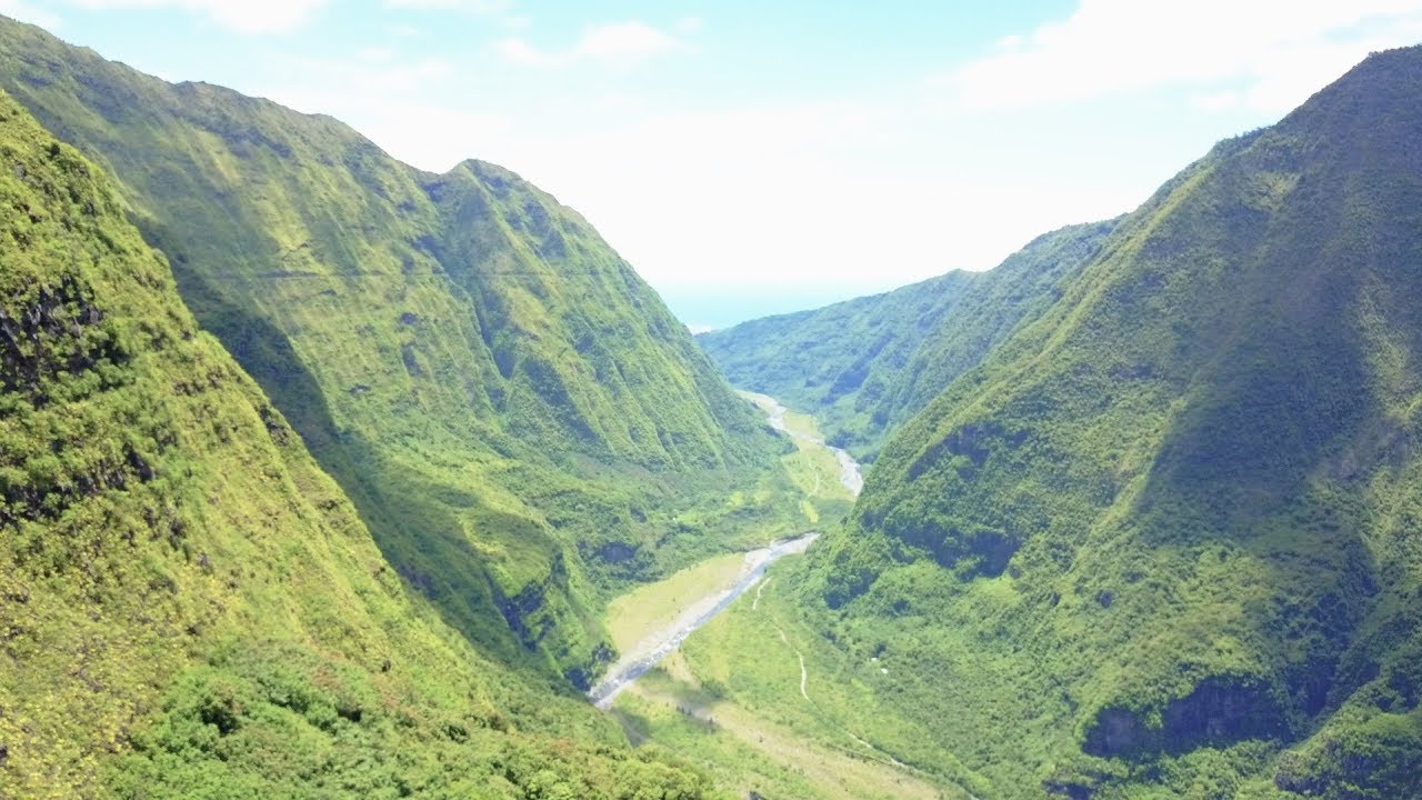 De retour a MAFATE AVEC LE DRONE ! LA CANALISATION DES ORANGERS ⛰ - YouTube