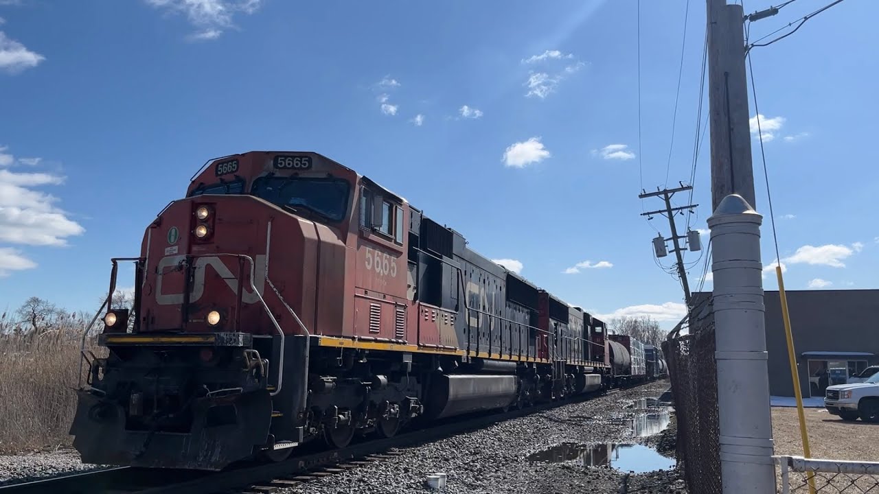 CN SD75I’s #’s 5665 & 5792 lead CN L507 north through Trenton, MI (3/14/23) - YouTube