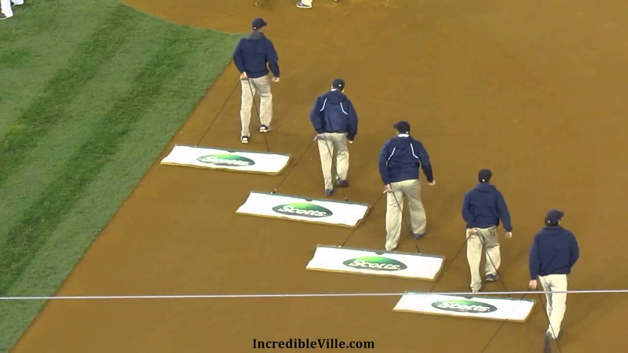 NY Yankees Grounds Crews doing the YMCA - YouTube