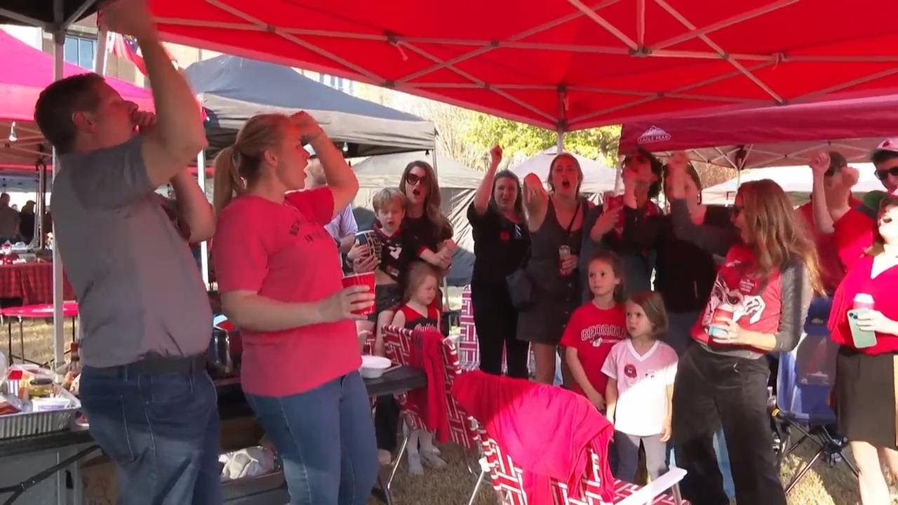 Georgia Bulldogs fans tailgating on game day - YouTube