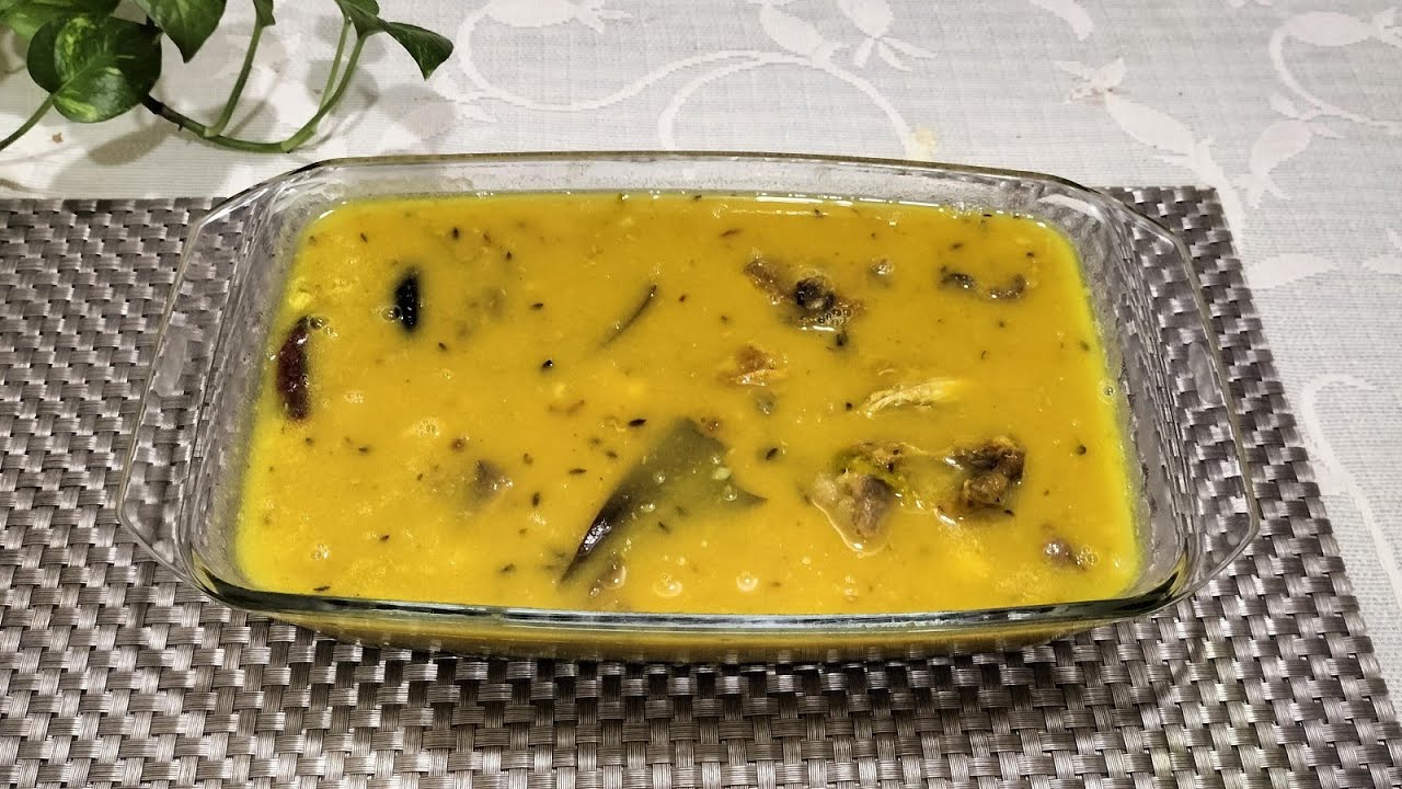 Muger dal Machher Matha diye| Moong dal with Fish Head ...