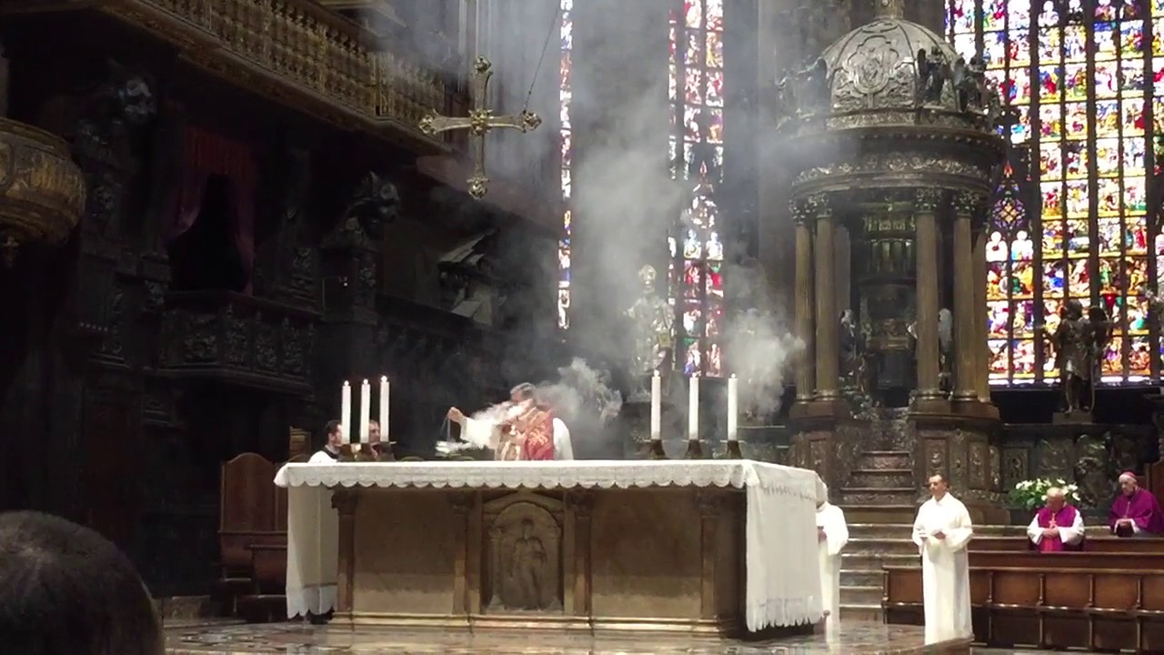 Incensing l Solemn Vespers in Ambrosian rite (Usus recentior) - YouTube