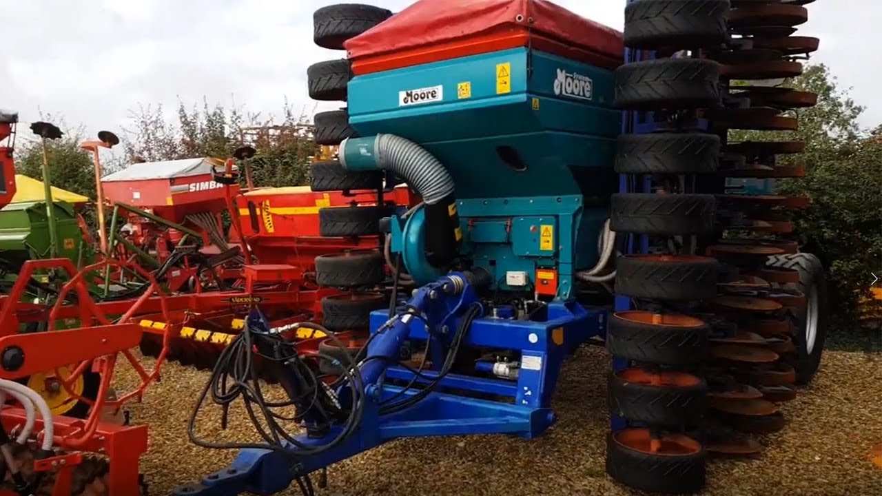 MOORE UNIDRILL TANDEM DPA600 DIRECT DRILL 6 METRE - YouTube