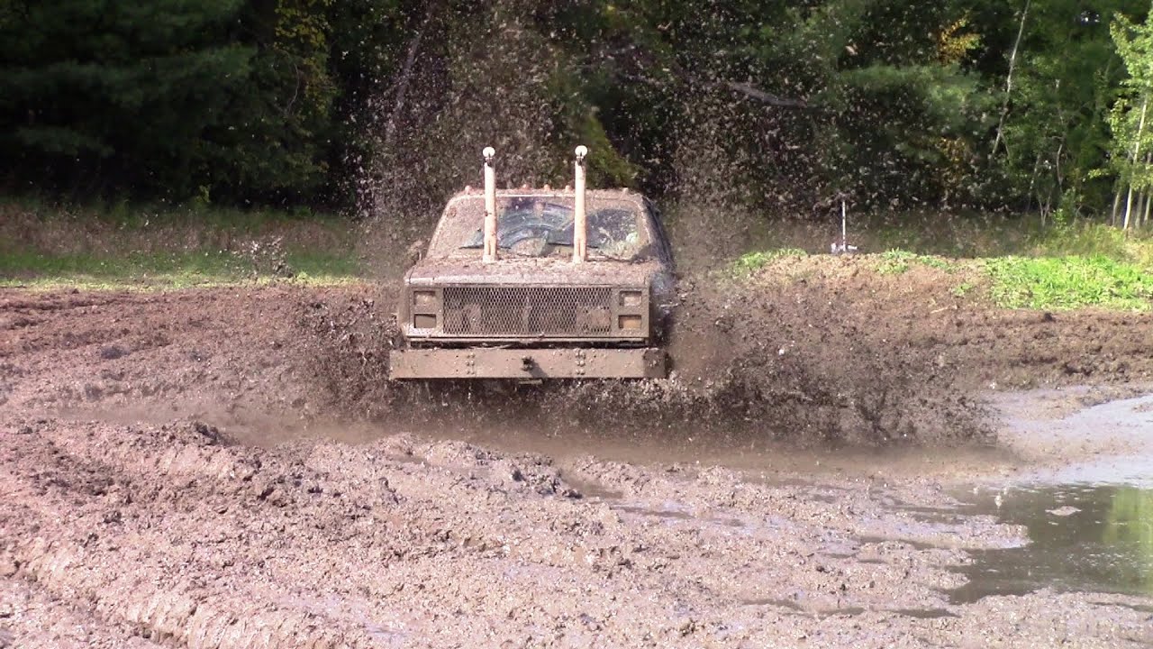 4 Door Truck Mudding At Silver Bullet Fall Mud Bog 2015 - YouTube