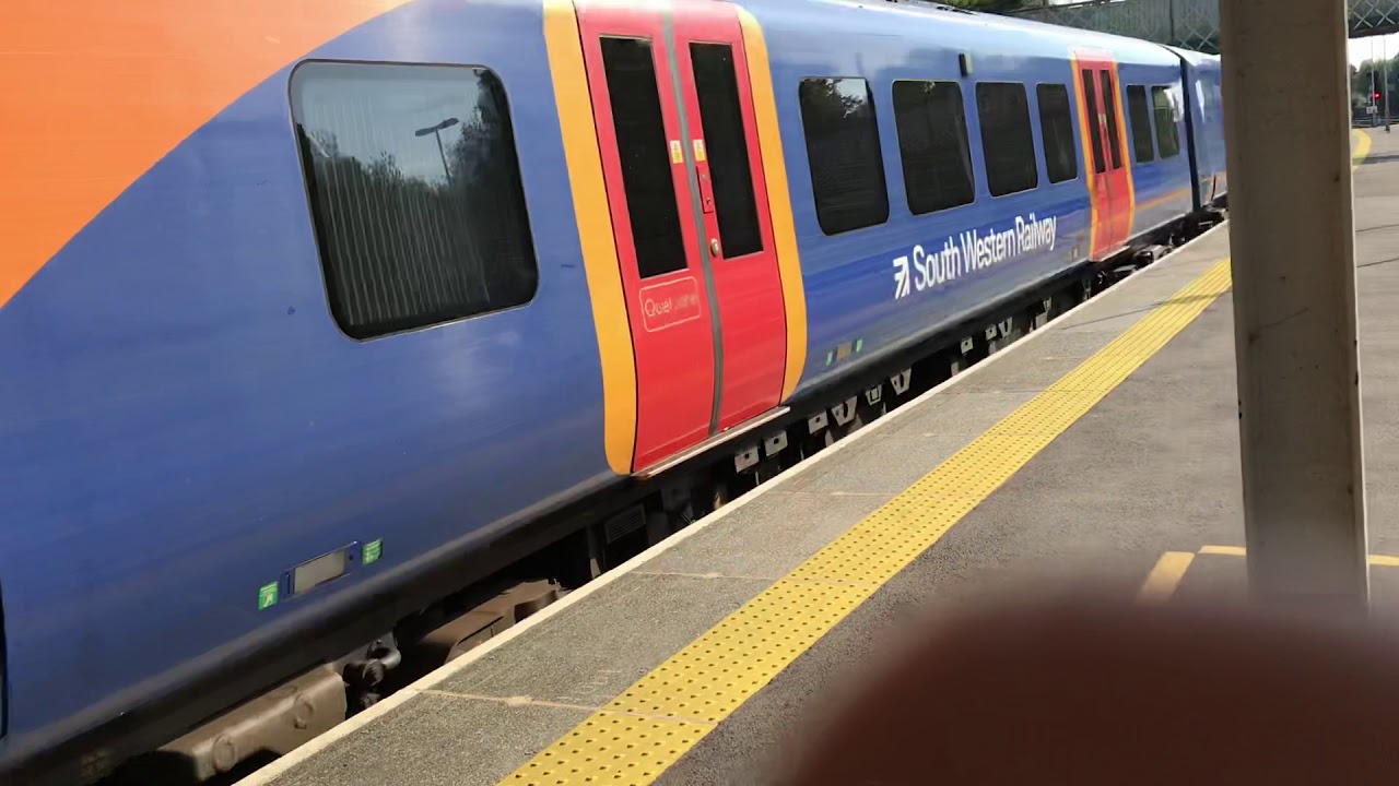16:33 South Western Railway service to London Waterloo arriving and ...