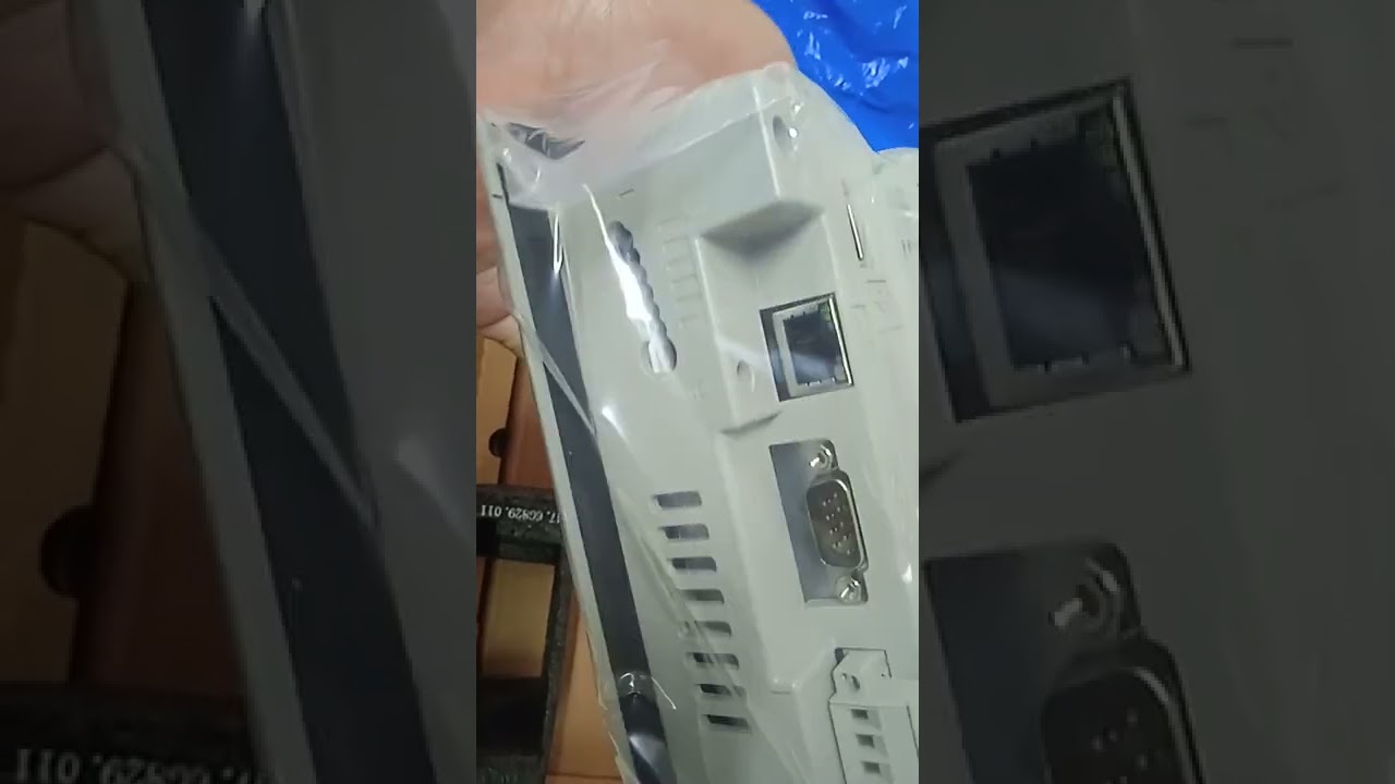 Unboxing HMI PanelView 800 HMI Terminal 7", 2711R-T7T. Allen-Bradley ...