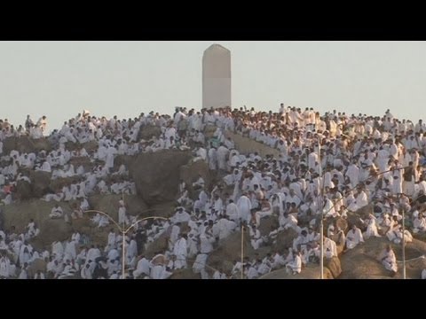 Prières sur le Mont Arafat, moment fort du hajj - YouTube