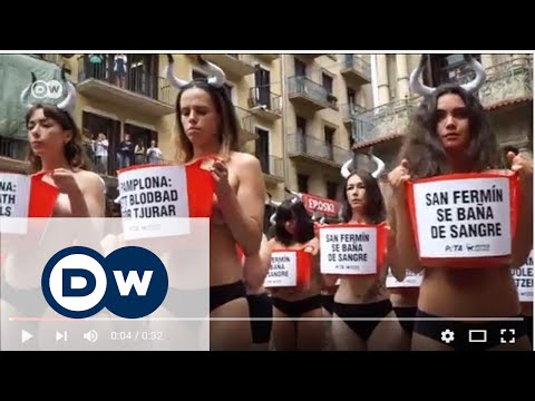 Hayvan hakları için kanlı protesto