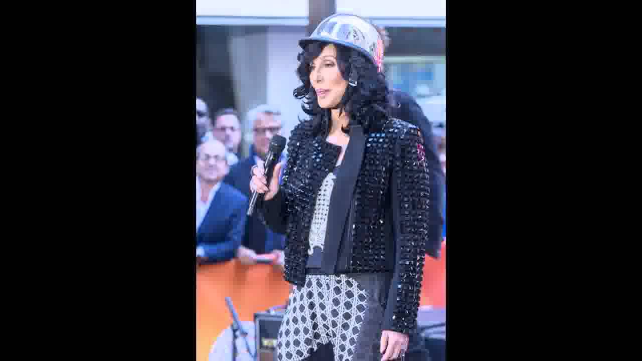 Cher Slams Trump Cher Reignites Feud With Donald Trump In Twitter Post ...