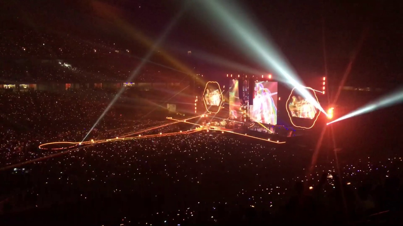 Charlie Brown - Coldplay @ National Stadium Singapore - YouTube