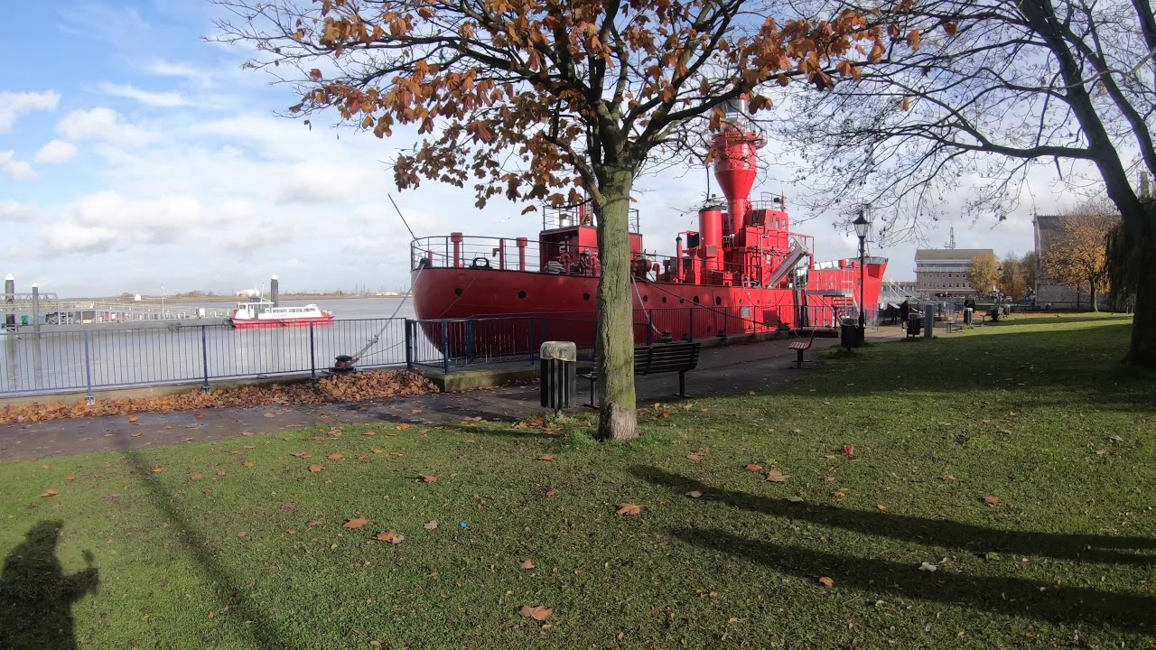 The big red light ship at Gravesend England - LV21 - YouTube