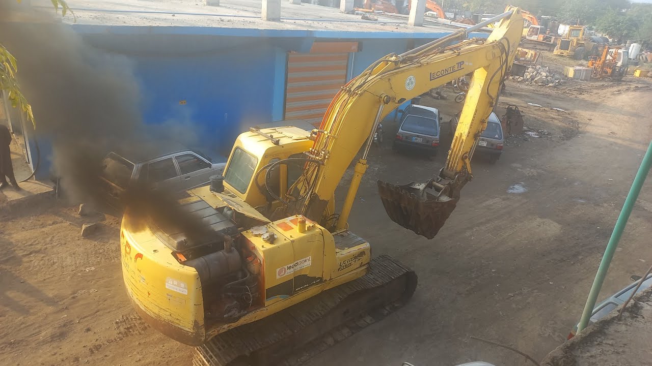 O M G Diesek Engine Smoke | Excavetor Engine Smoke | Komatsu Excavator ...