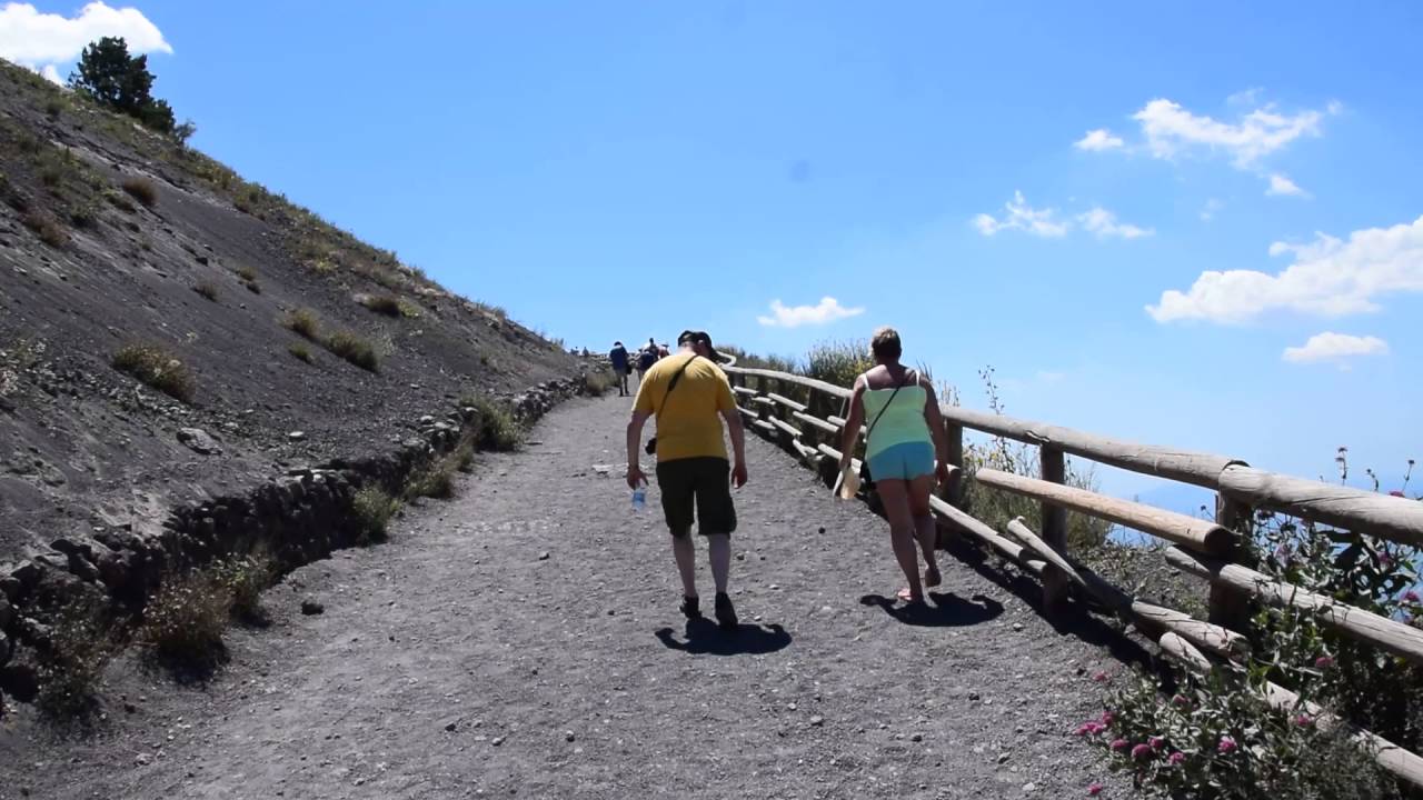 mount vesuvius - YouTube
