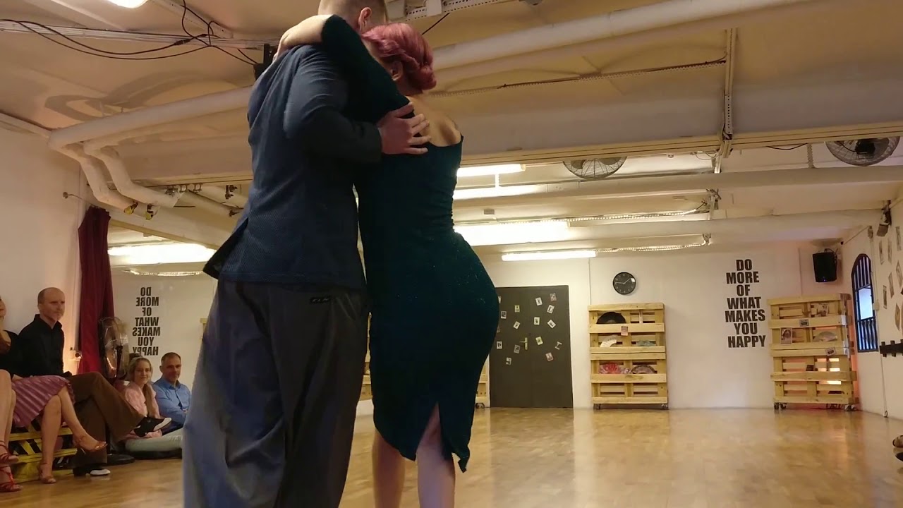Valkusz Lili & Mészáros Gábor Délidő milonga 2019.02.02. (3) - YouTube