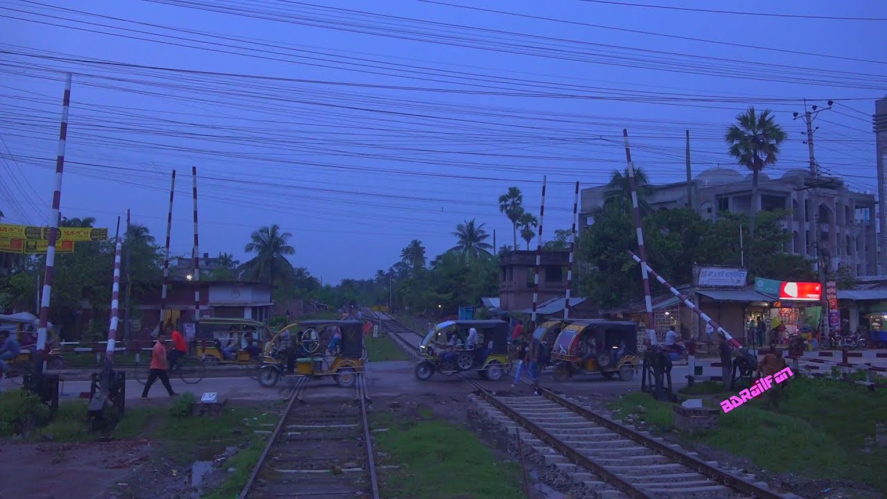 3 hours late running Sundarban Express Train arriving at Jessore jn ...