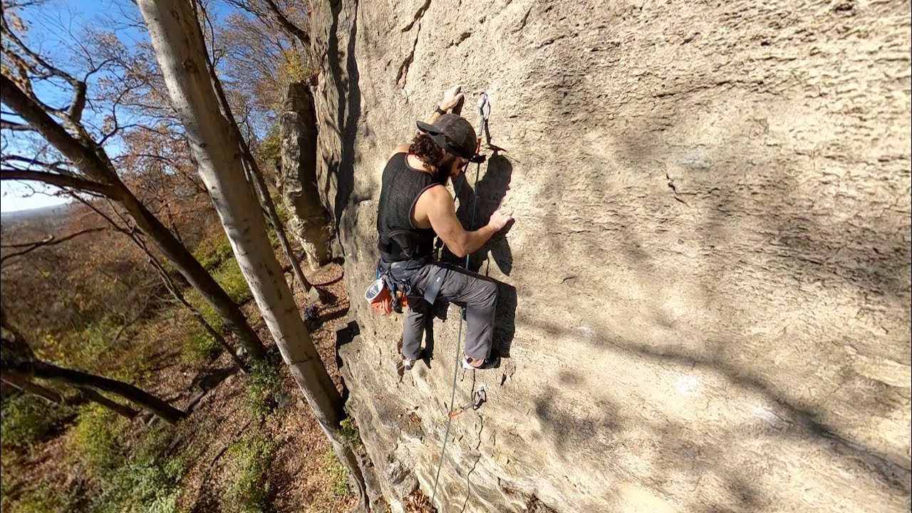 Climbing "The Ring Neck" - 5.9 - Pere Marquette - YouTube