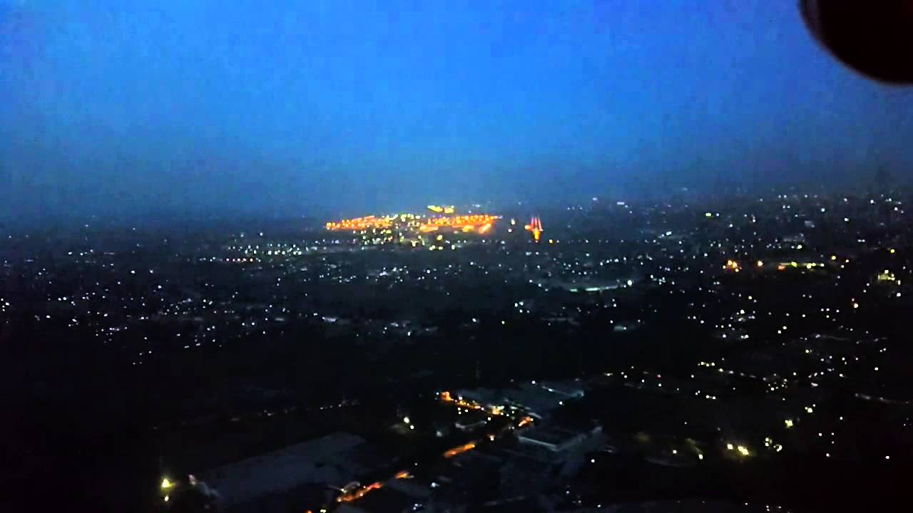 Cockpit View B737 Classic Landing CGK Night - YouTube
