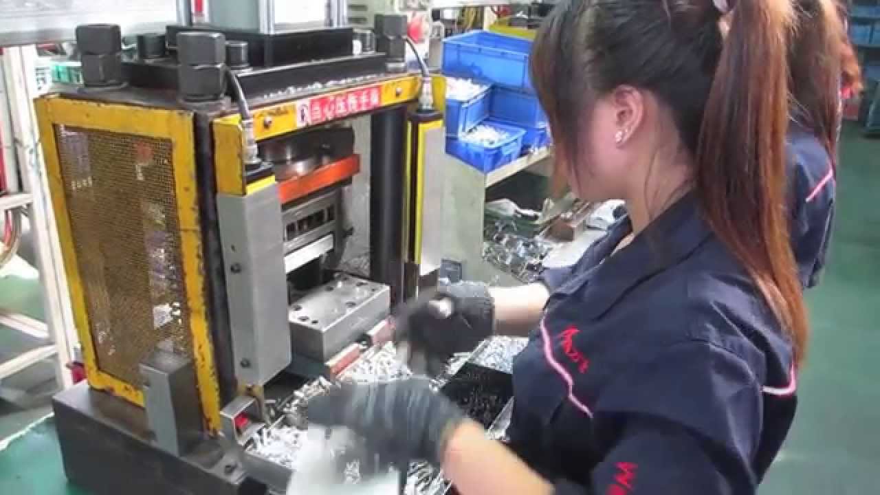 Industrial China: Paintings of fieldwork in a factory town - YouTube