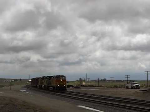 BNSF 4743 west at Dalies, New Mexico - YouTube