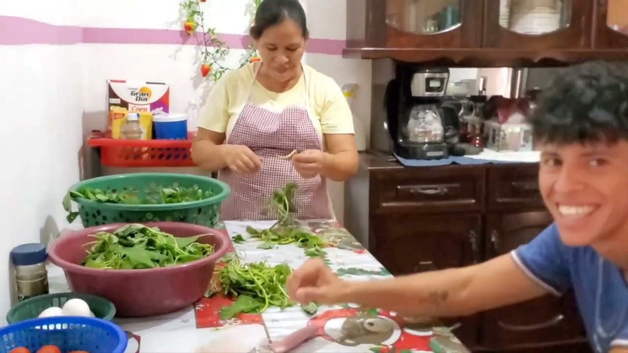 Haciendo Huevos Con Bledo😋 ( A Media Grabación Tenemos Un Pequeño ...