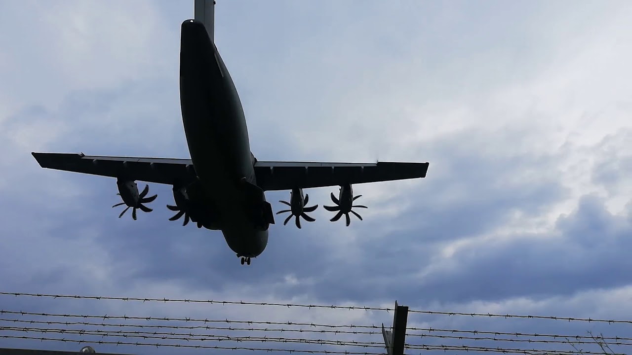 RMAF Airbus A400M landing - YouTube