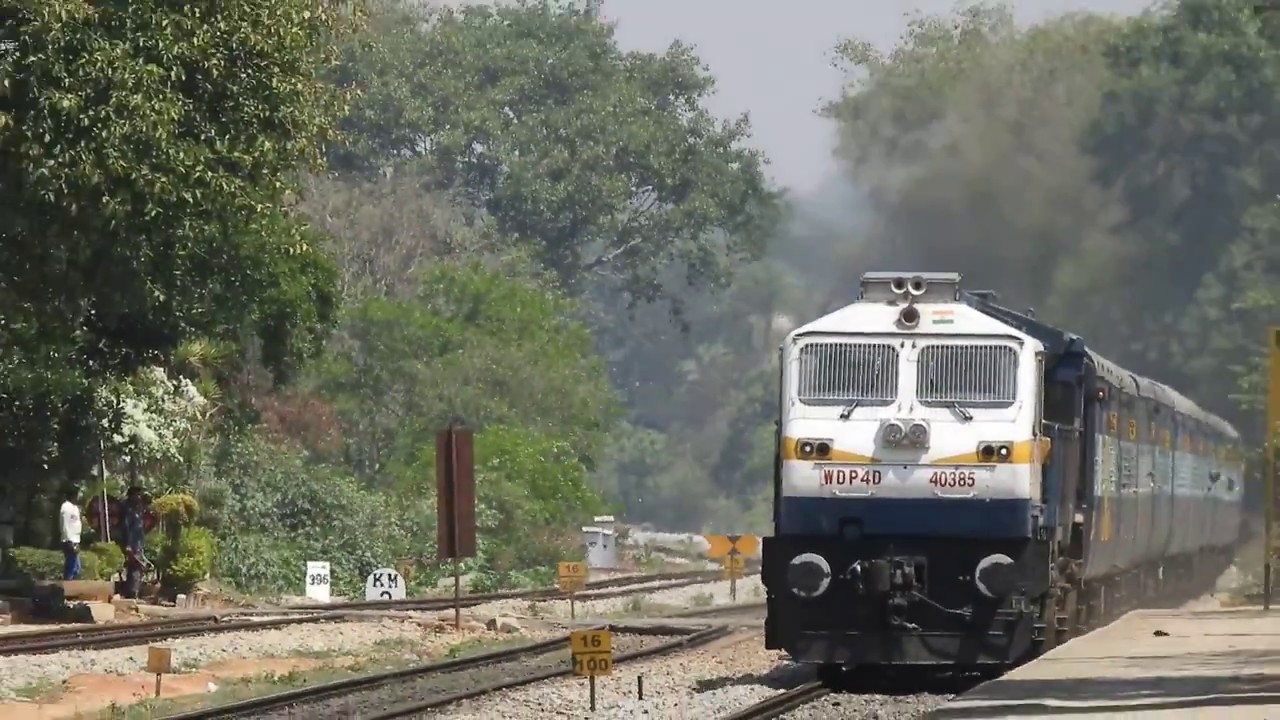 High Speed action of WDP4D lead with Vasco da Gama-Yesvantpur - YouTube