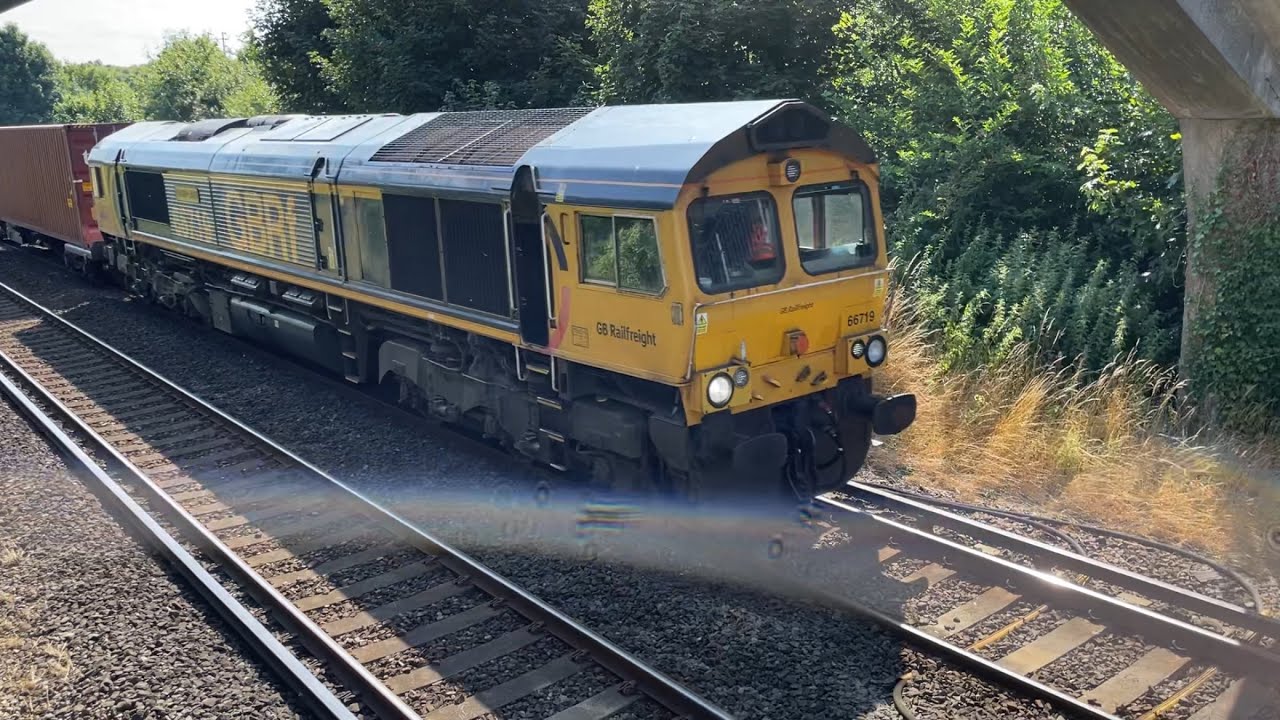 Class 66 + 221 Voyager | 66719 + 221127 | GBRf + Cross Country - YouTube