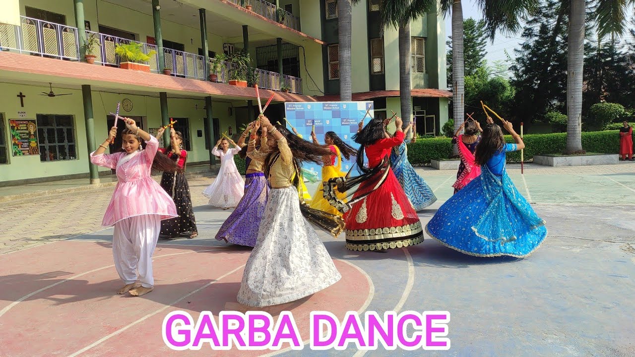 GARBA DANCE BY CLASS 9 GIRLS - YouTube