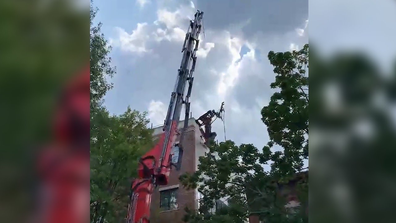 Part of a crane falls onto roof of four-story building in Brooklyn ...