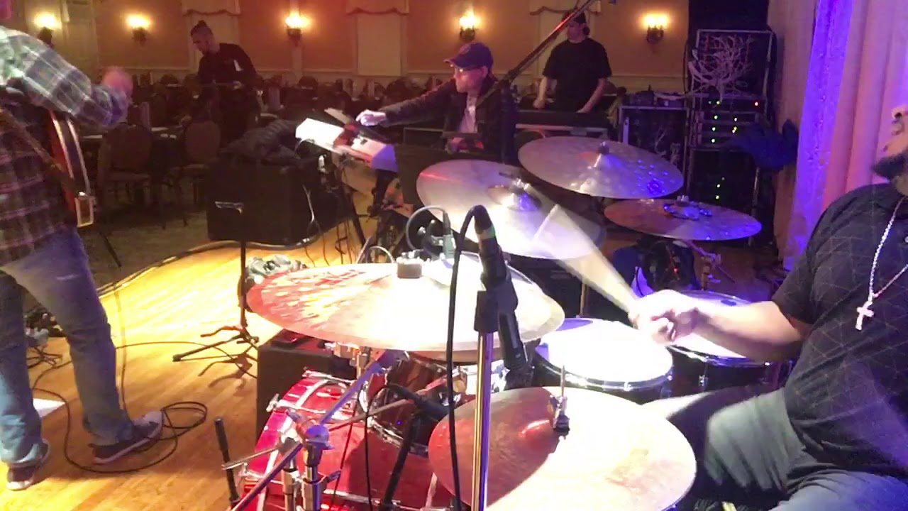 Gene Coye in sound check with Larry Carlton “oui oui si” - YouTube