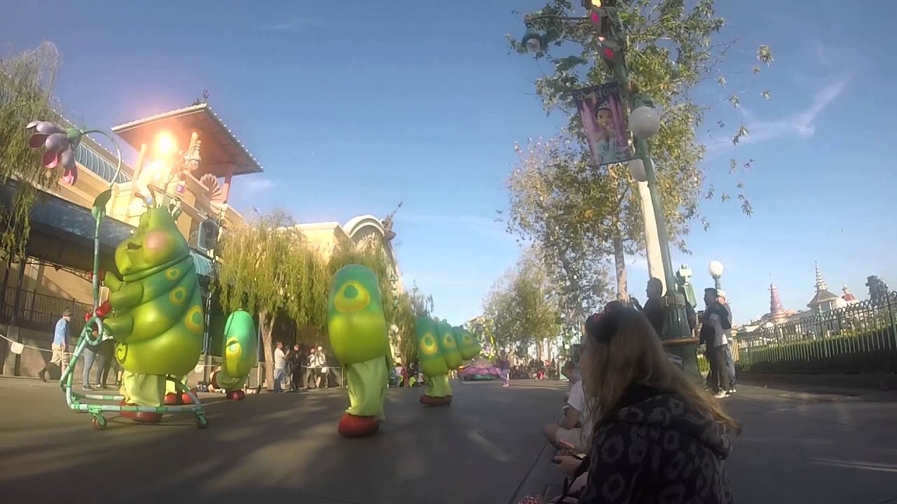 PIXAR PLAY PARADE: FINDING NEMO UNIT - YouTube