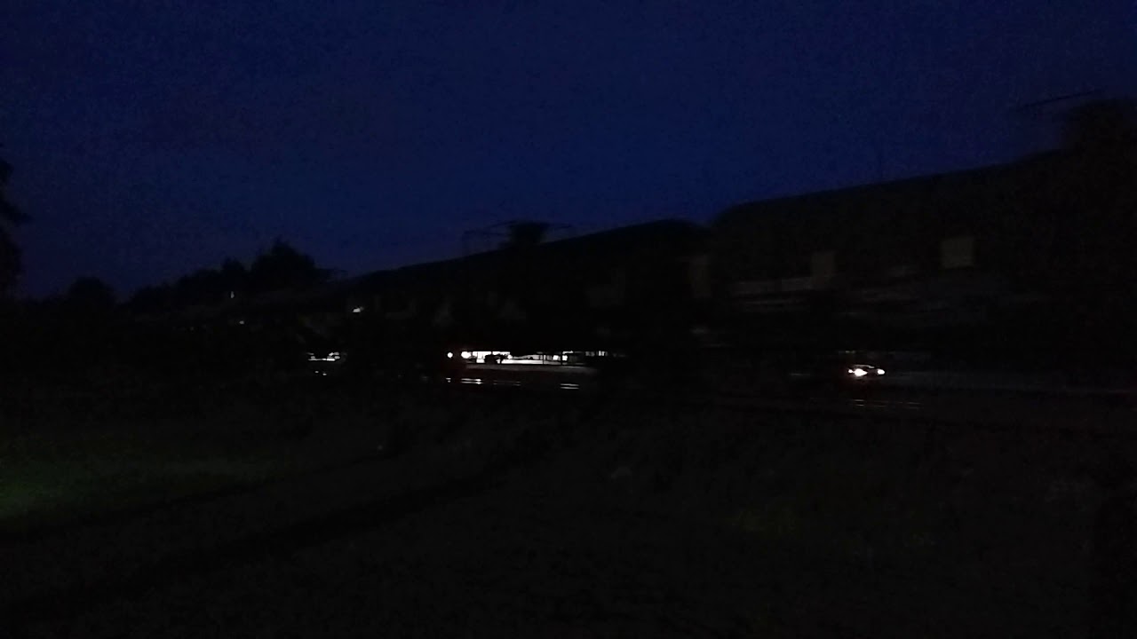 UP 8650 SB SD70ACE K5HL Leads Oil Tank Magnolia,Tx - YouTube