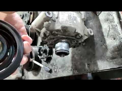 Шкив компрессора кондиционера болтается на Рено Меган, подшипник ...