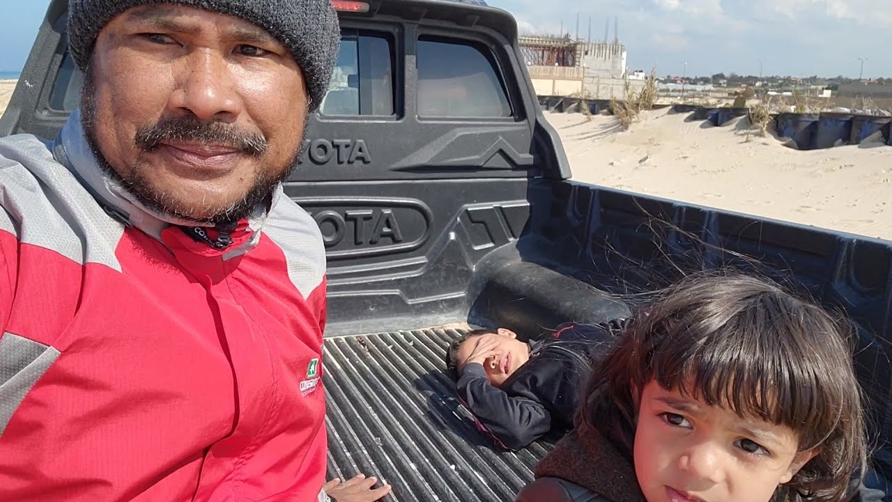 PERGI JUMATAN DI DEKAT PANTAI JALUR GAZA - YouTube