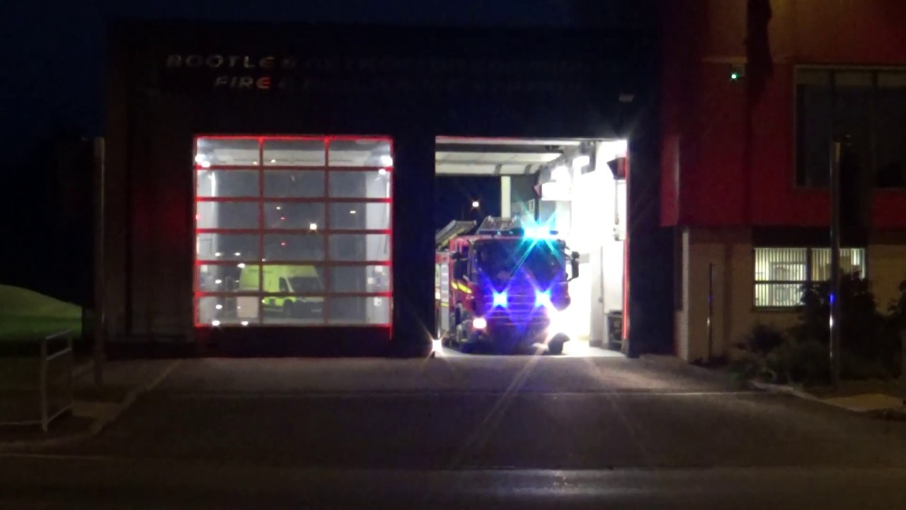 Merseyside Fire & Rescue Service Bootle & Netherton Turnout - YouTube