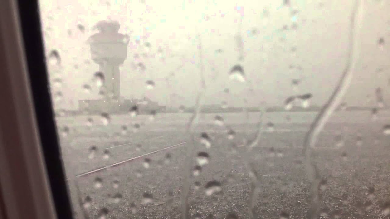 [FULL] Hail damages American Airlines commuter plane at Abilene, Texas ...