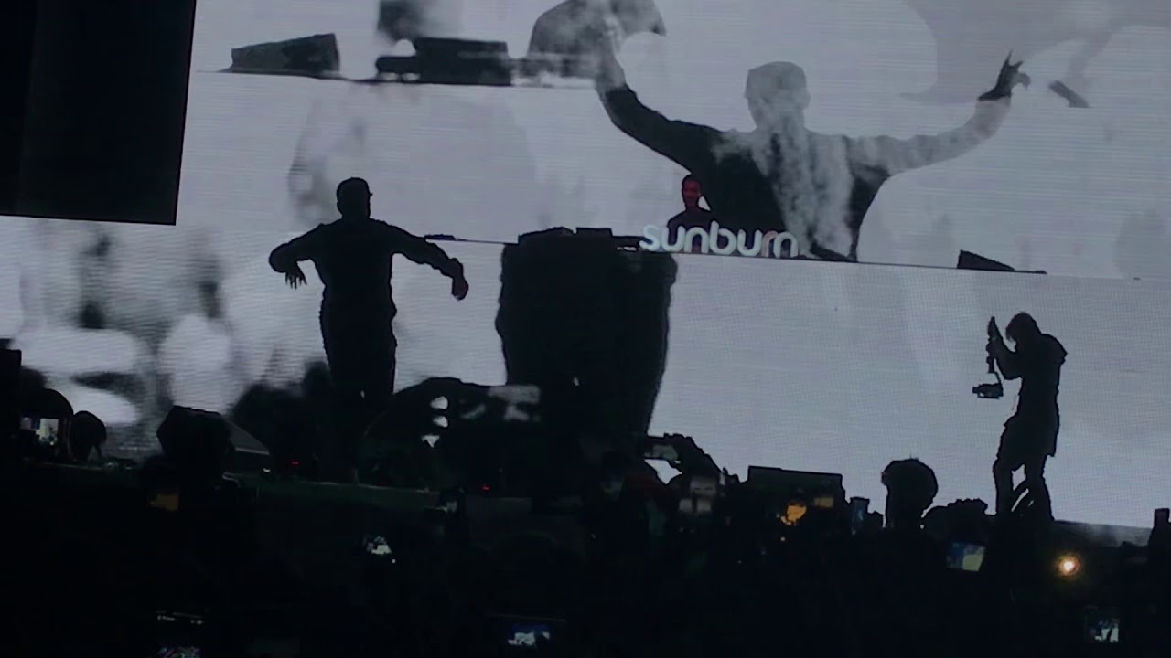 Raftaar Performance At Tota Myna Event - YouTube