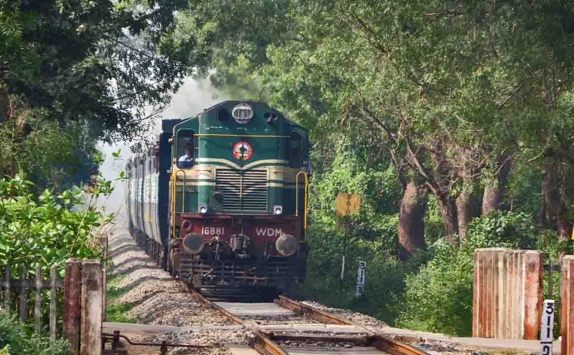 "THE MAIN LINE" of Southern Railways - Indian Railways (Part 1) - YouTube