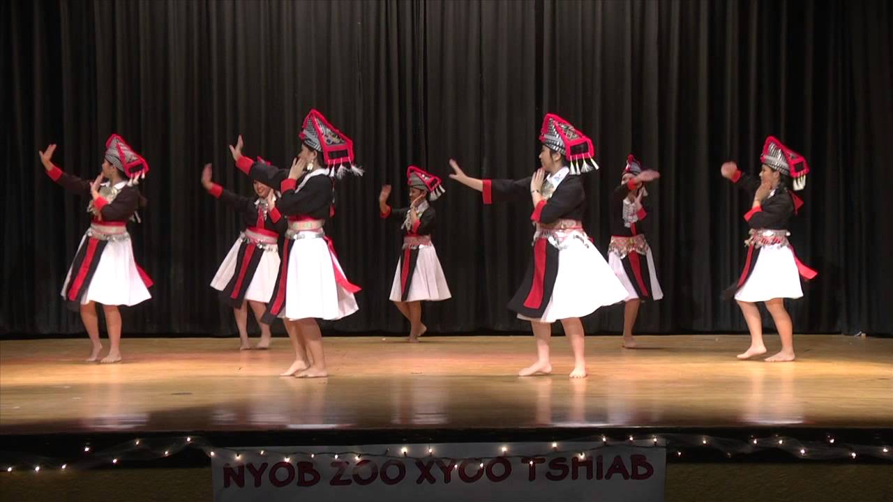 Hmong New Year 1323-Nkauj Hmoob Ntsais Plias.mov - YouTube