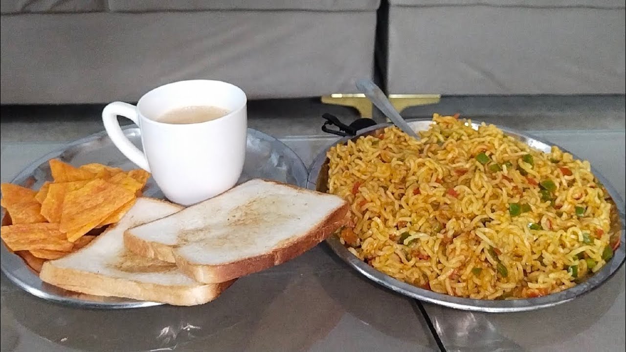 Eating Chai Bread with vegetable maggi | evening snacks 😋 - YouTube