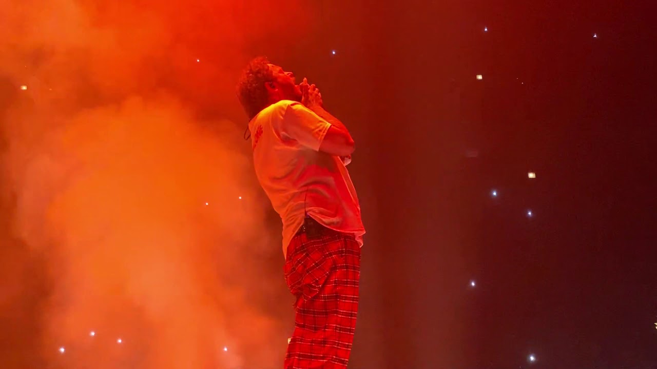 Post Malone - rockstar (Runaway Tour Chicago) - YouTube