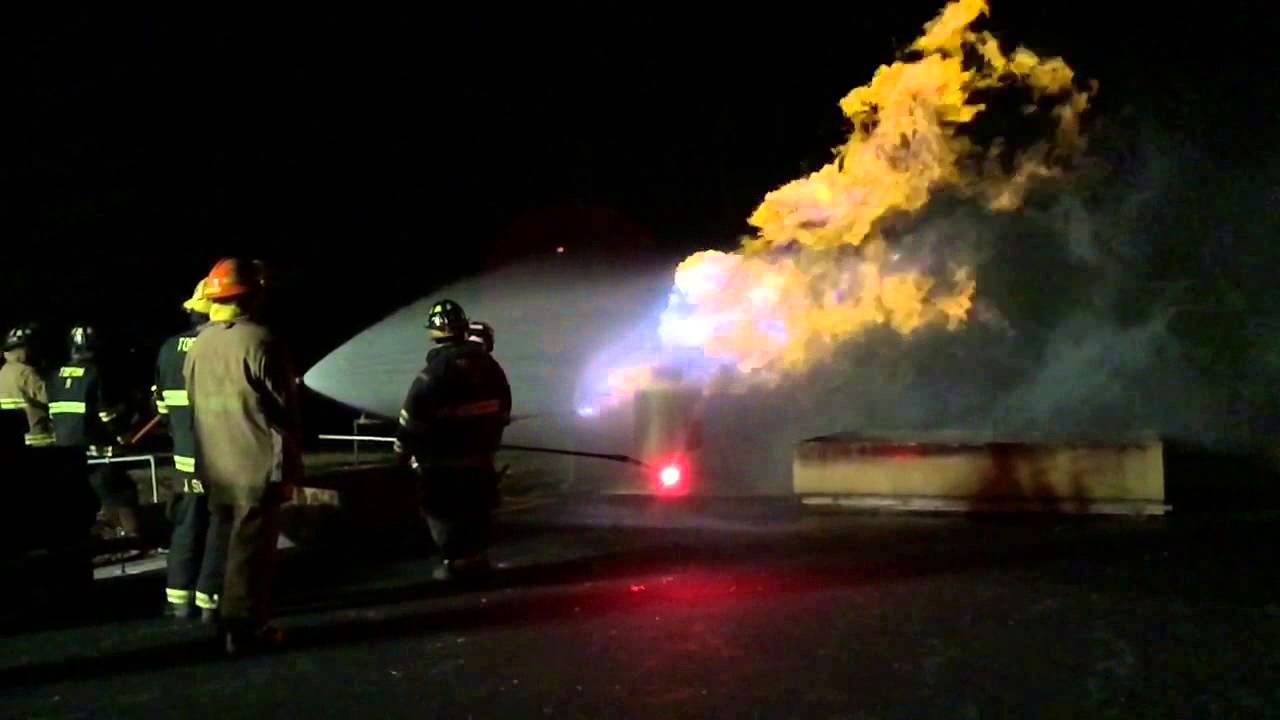 Fire training using fog pattern as heat shield - YouTube