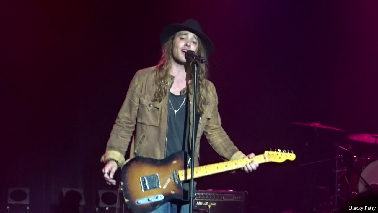 Travis Cormier - Summer of 69 - Thetford Mines - YouTube