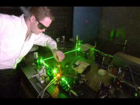 2,000 milliwatt (2 watt) blue laser . (450 nm wavelength). - YouTube
