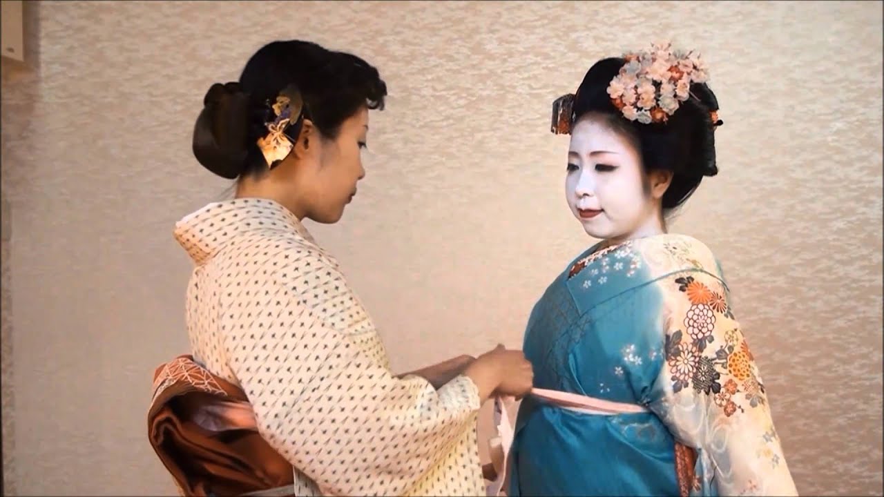 京都で舞妓さんに出会える花街にある『舞香』で舞妓体験!! Youtube