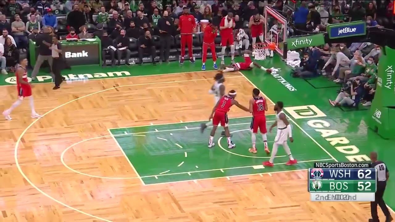 Bradley Beal Misses A Wide Open Layup - YouTube