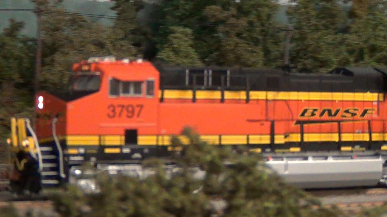 Scale Trains ET44AC Fox Valley Models GP60M Hopper Train - YouTube