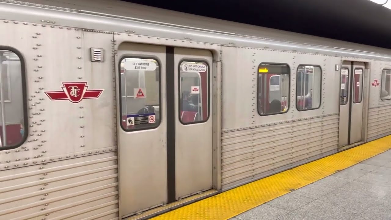 TTC Line 2 Bombardier T1 Subway Trains at Royal York Station 6/11/2022 ...
