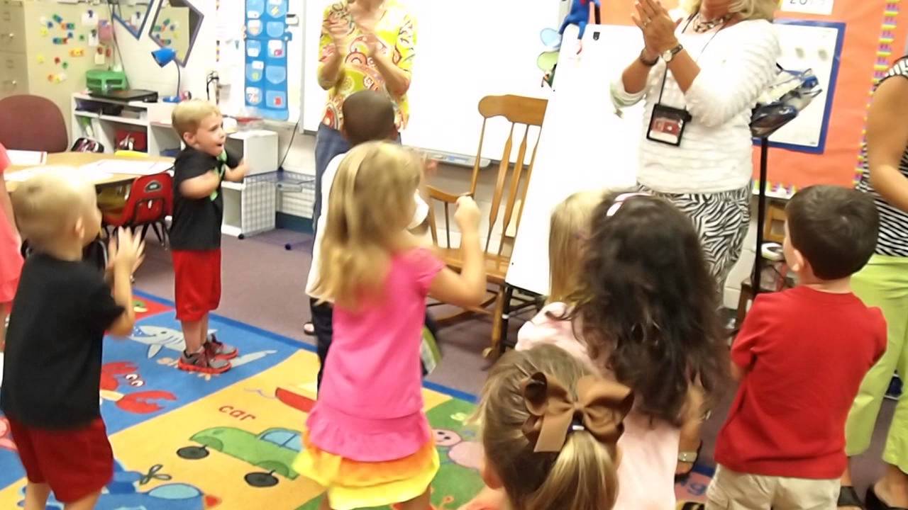 Preschool Chicken Dance - YouTube